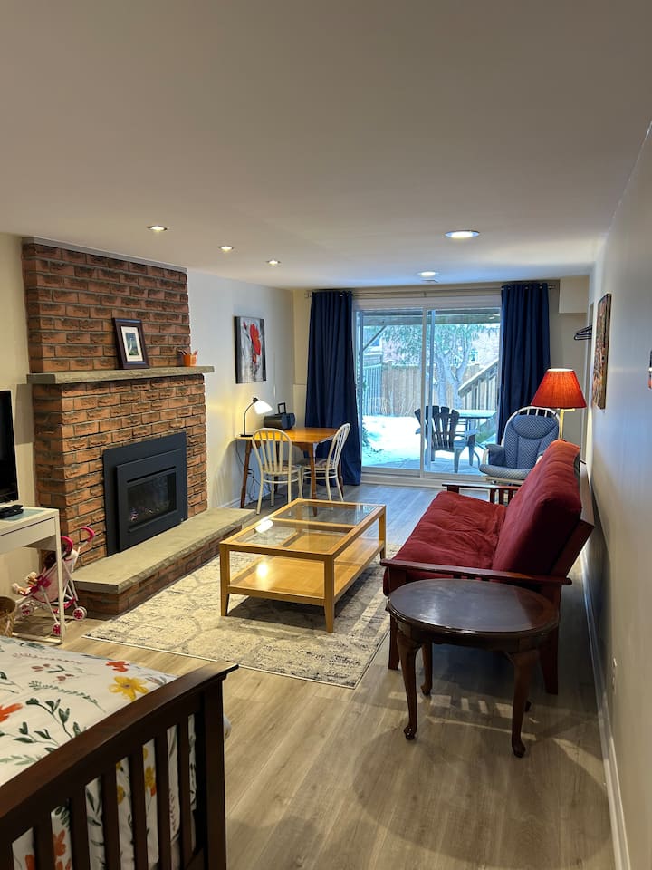 Spacious Suite - Queen+sofabed+twin+crib - Bradford, ON, Canada