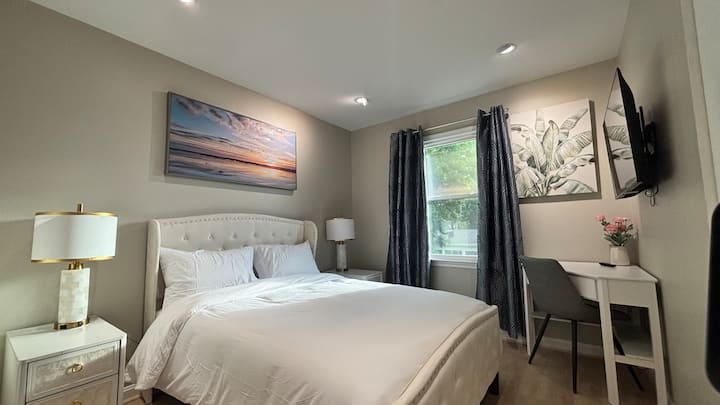 Cozy Queen Bedroom, 5' To Iad, Wifi, Smart Tv - Reston, VA