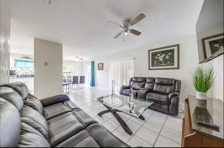 Downtown Lake Worth Retreat - Boynton Beach, FL
