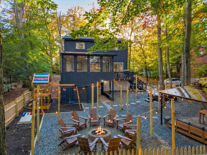 Private Poconos Retreat! Hottub, Gameroom, Firepit - Mount Pocono, PA