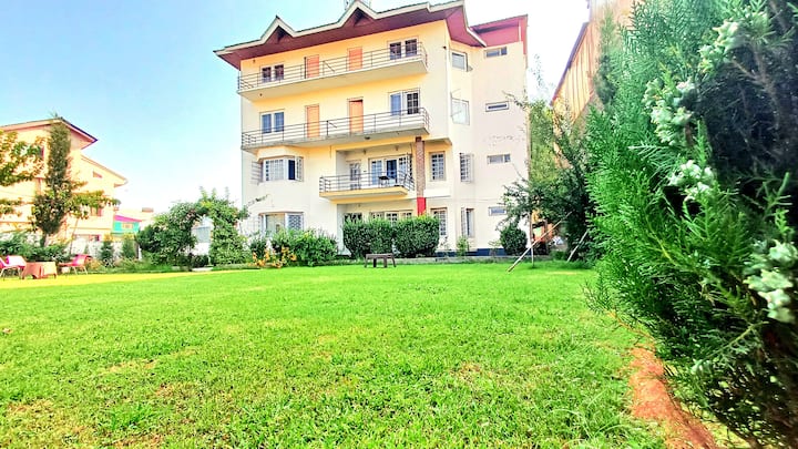 Where Everyone Belongs–7 Rooms Of Comfort & Joy - Srinagar