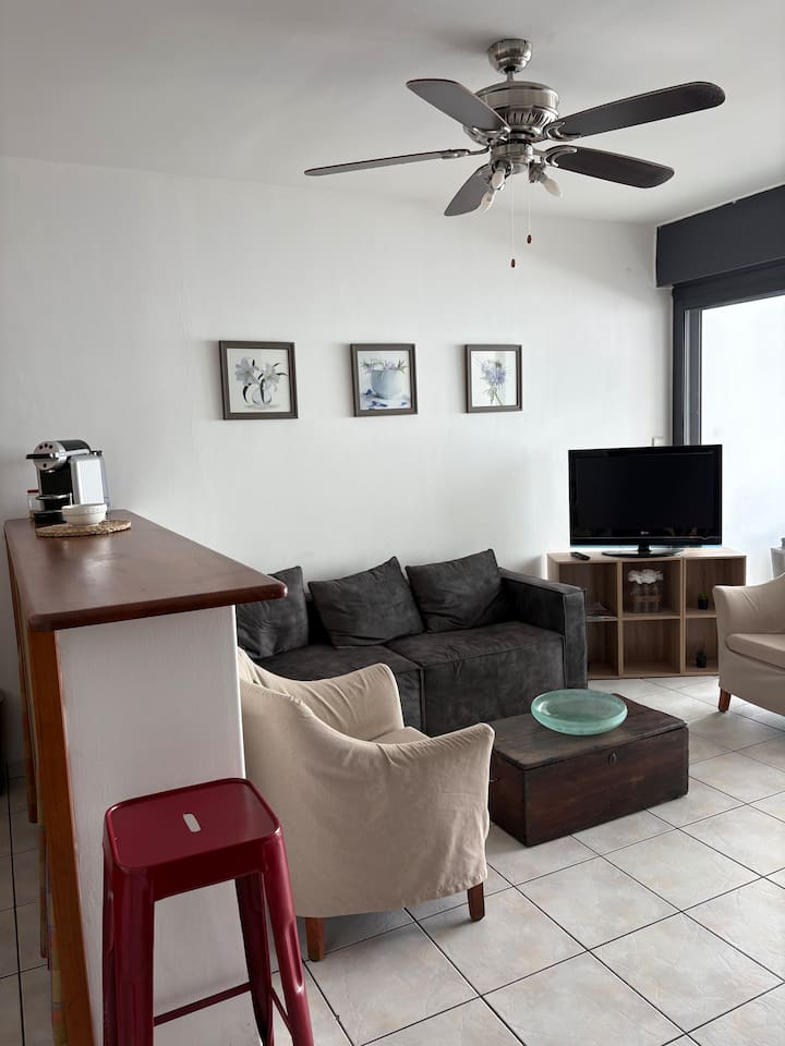 Meublé St Denis Dans Résidence Avec Piscine - Saint-Denis, La Réunion