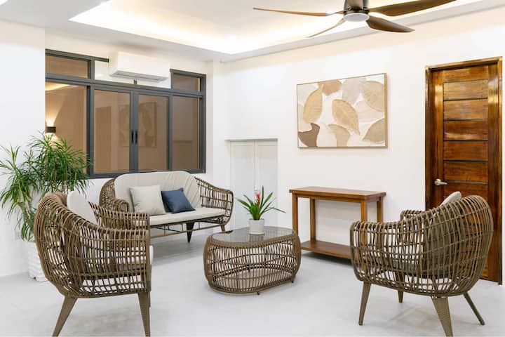 Luxury Hotspring Villa At Pansol - Calamba