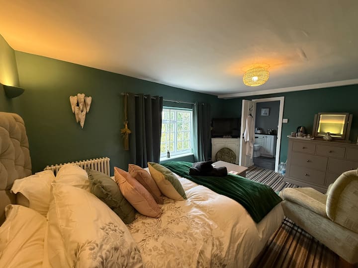 Boutique Style King Size En Suite Room - Clacton-on-Sea