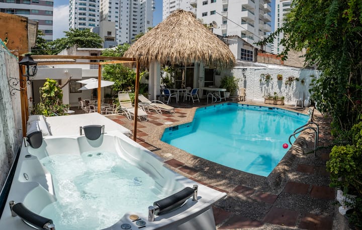 Large House In Castillo Grande For 20 People By The Beach - Cartagena