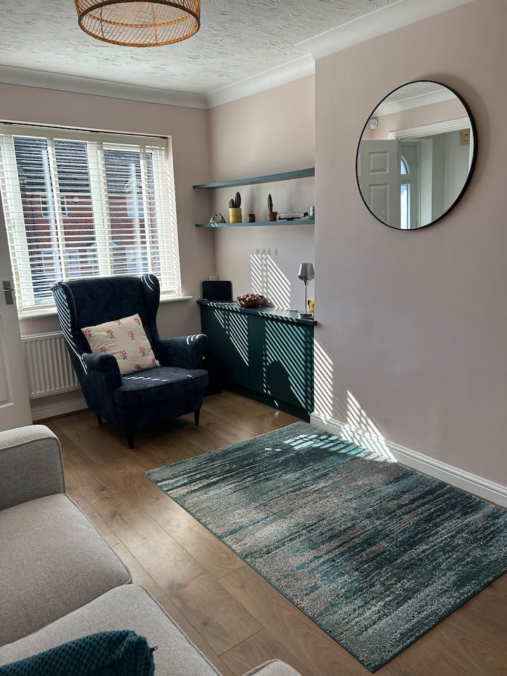 Cosy 2-bed | Workspace, Parking & Private Garden - Birmingham