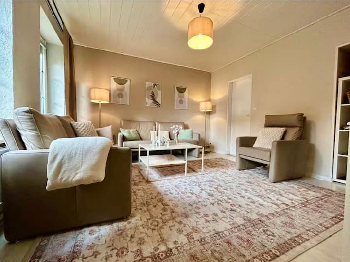 7 Schlafplätze: Parkplatz, 5 Schlafräume, Wlan - Kiel