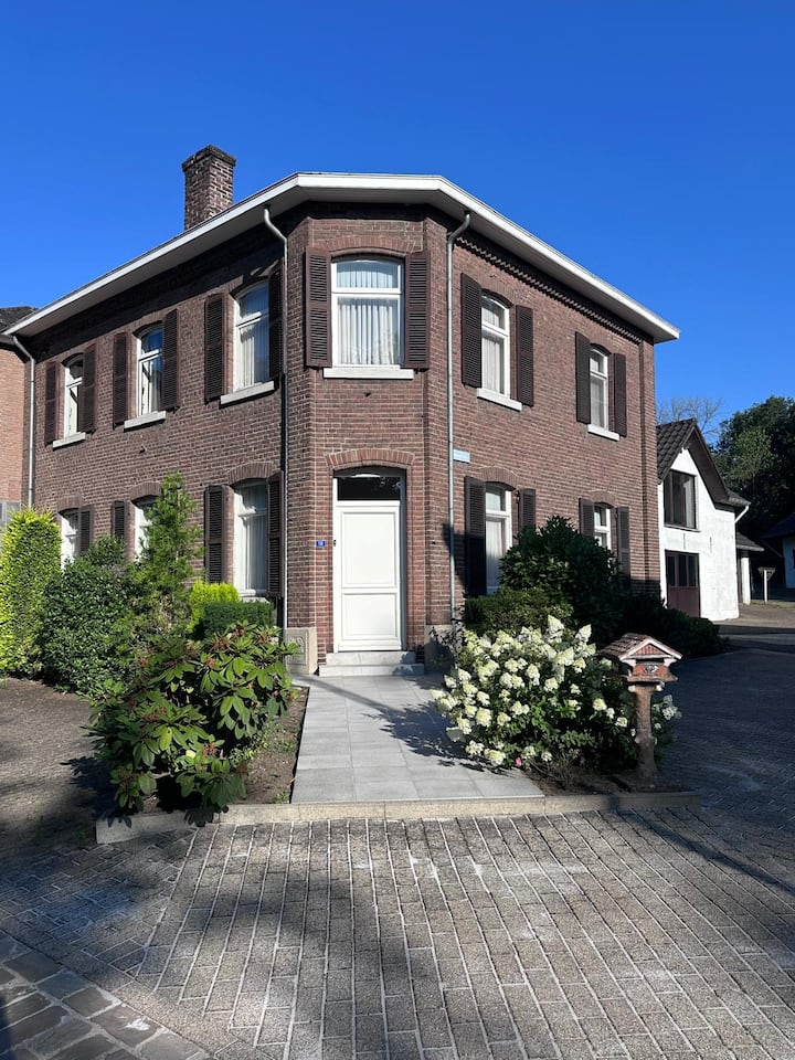 Arbeiderswoning6-pers/3slpk/2 Badkamers/privé Park - Maastricht