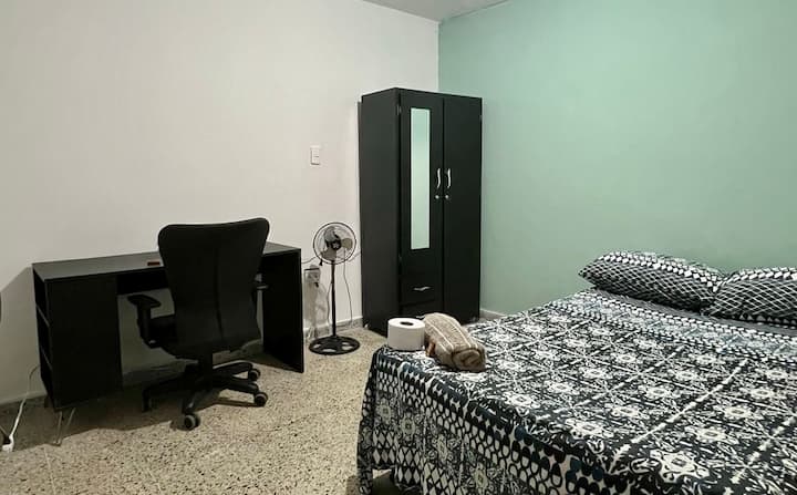 Room 8 Medellín Close To Metroplus - コロンビー メデジン