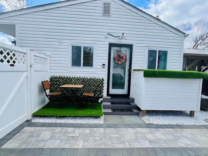 Poinciana Suite - Long Island, NY