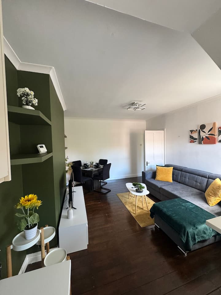 Large 3br Flat | Free Parking | Easy City Access - 뉴캐슬어폰타인