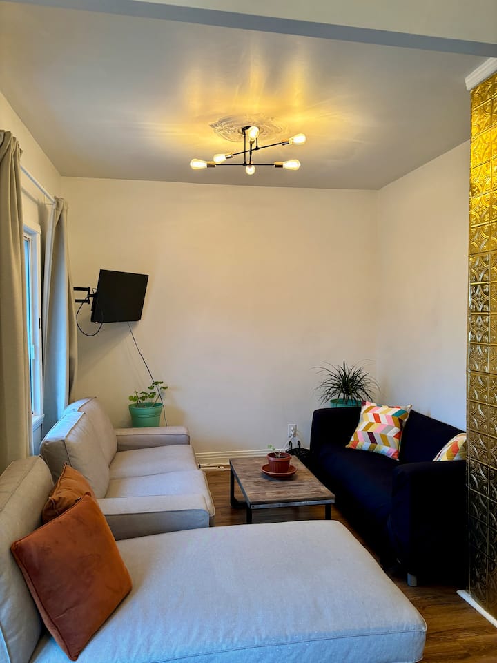 The Sara Spot • Cozy Room 2 - Montreal