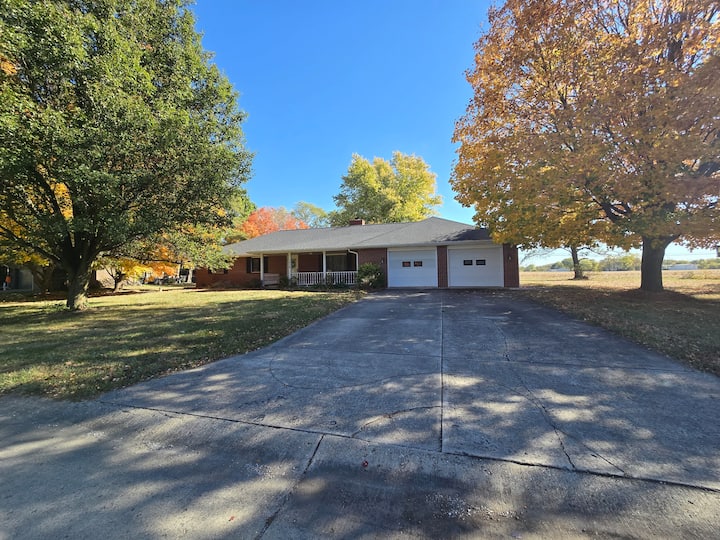 Red Brick Ranch Anderson - Mounds State Park, Anderson