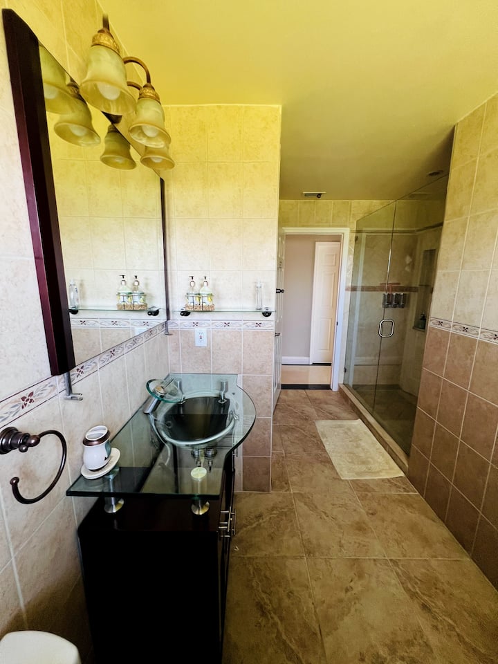 Lux Room/pool/5minairport/shopping W/private Bath - West Palm Beach, FL