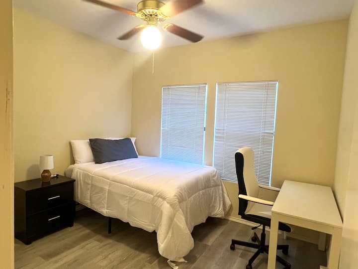 ~Unbeatable Price 30 Days Master Room And Pool - Austin, TX