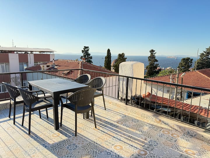 Seaview Terrace & Old Stone House - İzmir