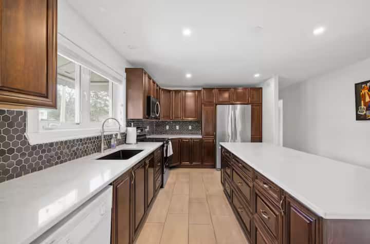 Hidden Treasure With Backyard Oasis - Gatineau