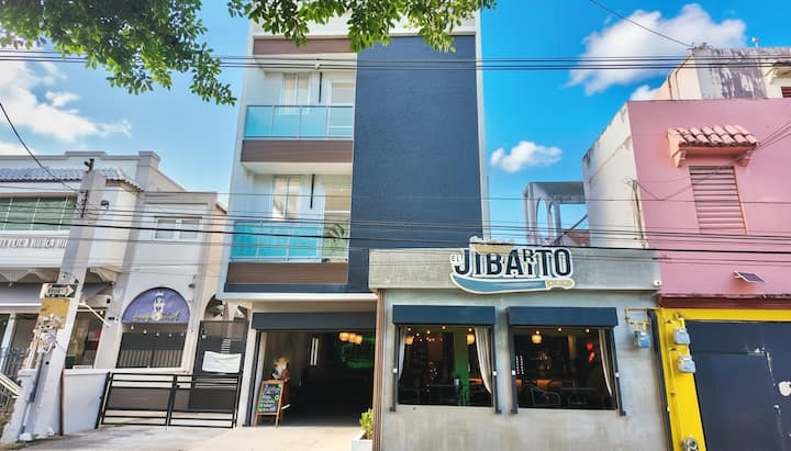 La Placita Top Floor! | 2 Apts, Sleeps 10+ | Party - San Juan