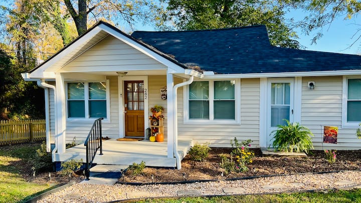 Walk Downtown, Entire House, Fire Pit, Yard - Dahlonega, GA