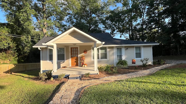 Walk Downtown, Entire House, Fire Pit, Yard - Dahlonega