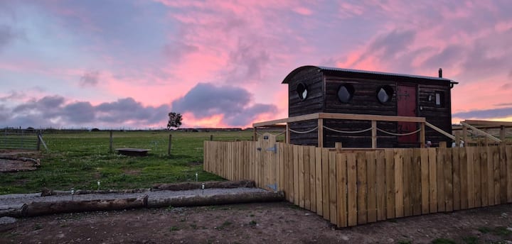Lyne Mhor Croft's Cosy Wee Highland Shepherds Hut. - Drumnadrochit