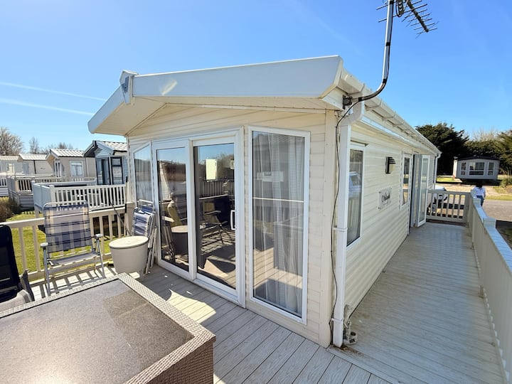 Stunning Lakeside Holiday Home - Skegness