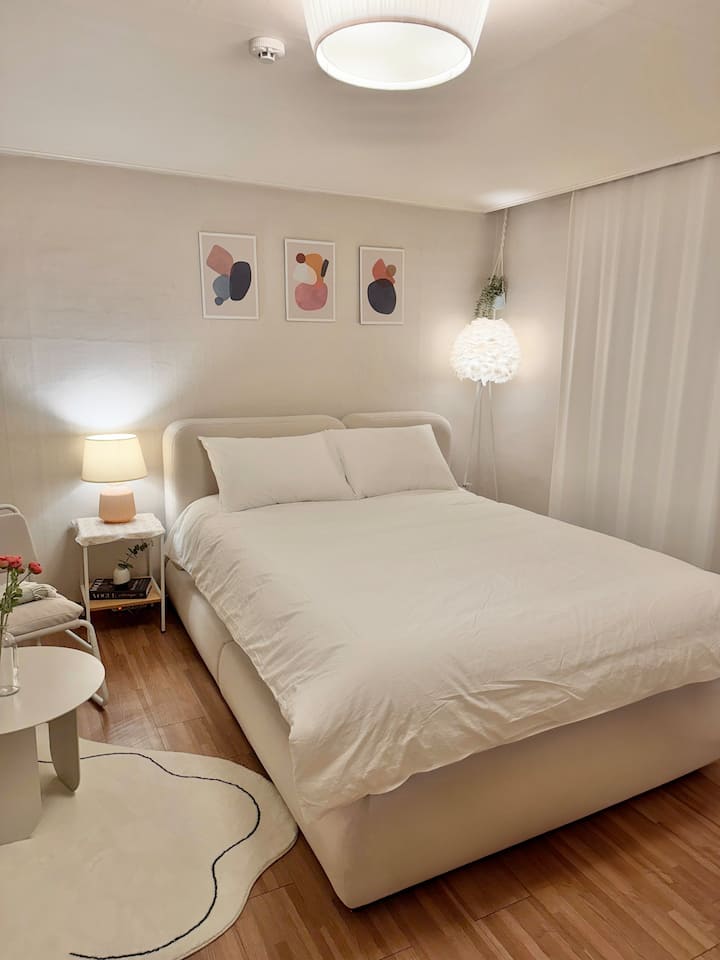 퀸베드 침실 3개 · 6인｜편안한 휴식 | 각방 에어컨｜Line9 Station Front - Seoul