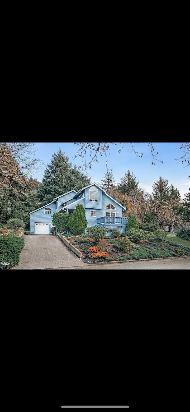 Blue Haven In Quiet Water - Yachats, OR