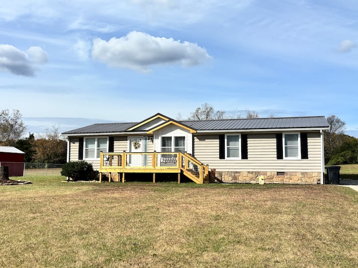 Hummingbird Hideaway - Maryville, TN