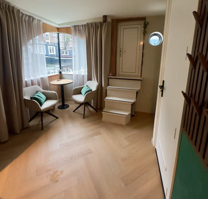 Houseboat Bnb ‘The Floating Nest’ - Amsterdam