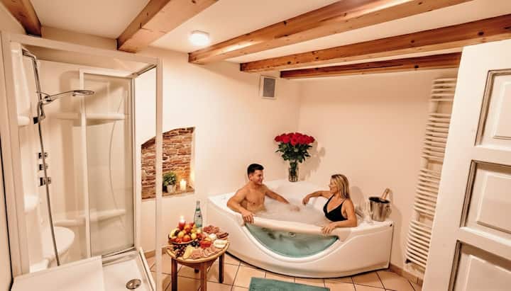 100mq Luxury Jacuzzi | Central 15th Century Palace - Trento