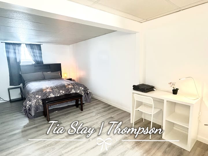 Roome | Kitchen&laundry&parking - Thompson