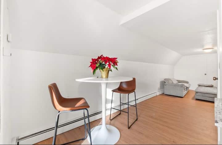 Comfy Apt | Shops + Parking - Elizabeth, NJ