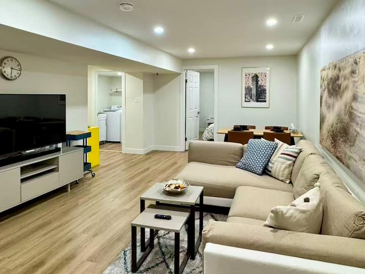 Forest Spacious 2.5 Br Home - North Vancouver