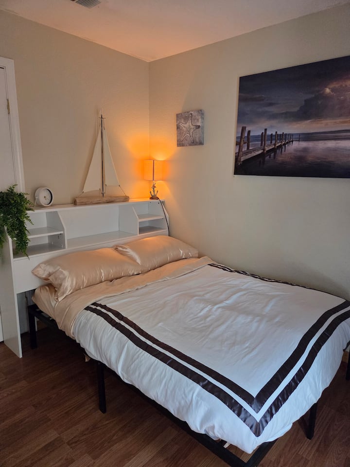 Cozy Hideaway - Tracy, CA