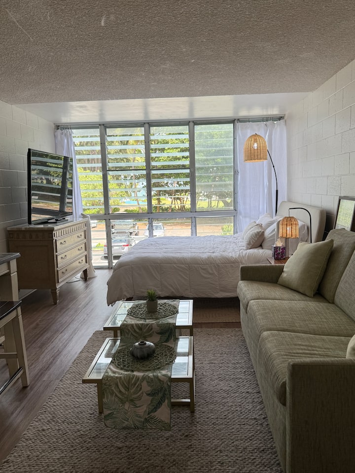 Steps To Ocean Beachfront•king Bed•wifi + Parking - Laie, HI