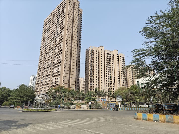 Hyper City Walkable - 2bhk - Thane