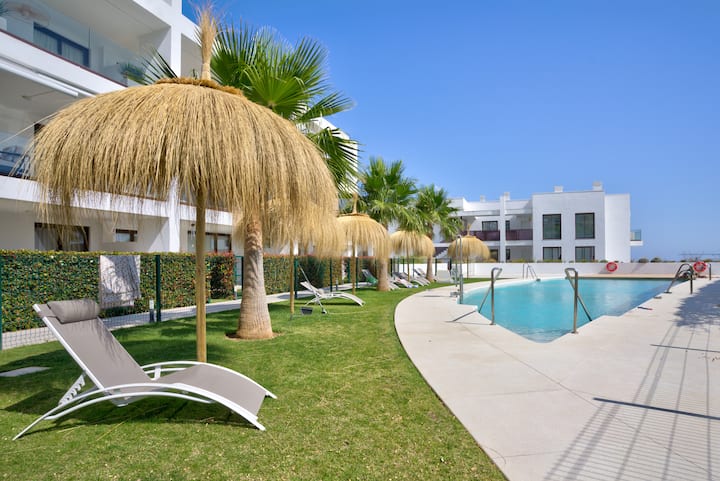 Happy Travel Daphne Higueron - Fuengirola