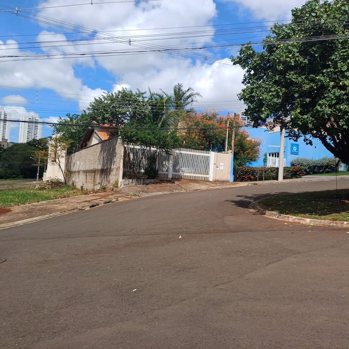 Casa Inteira. Amplo Espaço. Tranquilidade - Ribeirão Preto