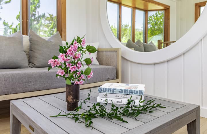 Water Front Chic Beach Cottage On Gerard Drive. - Springs, NY