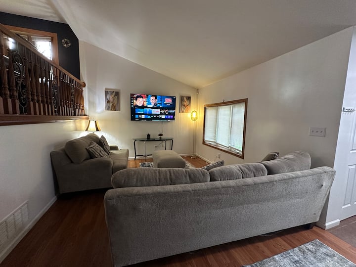 Charming Quiet West-side Escape - Springfield, IL