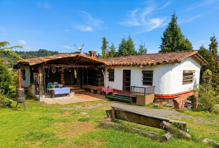 5 Continentes: Hostal- Metrocable Arvi - Guarne