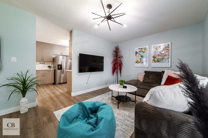 Bright & Modern • 5 Beds • Easy Downtown Access - Edmonton