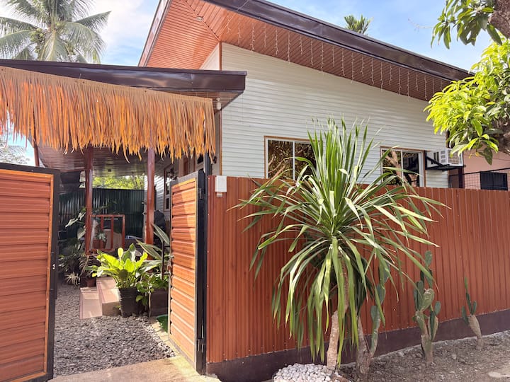 Aesthetic Luxury House With Mini Pool And Golf - Digos