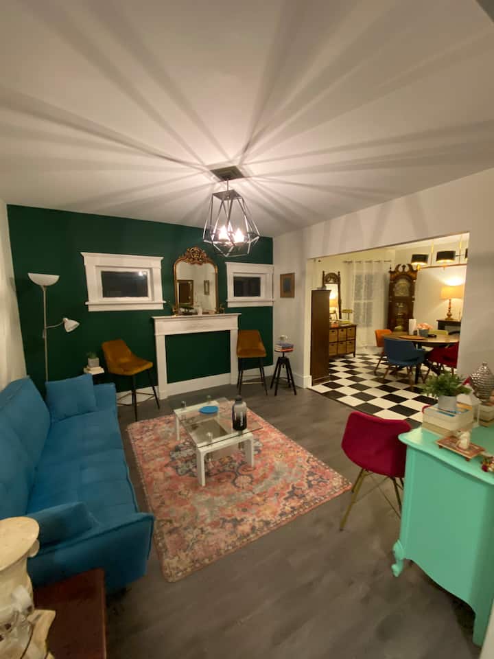 Vintage Vibes - Windsor