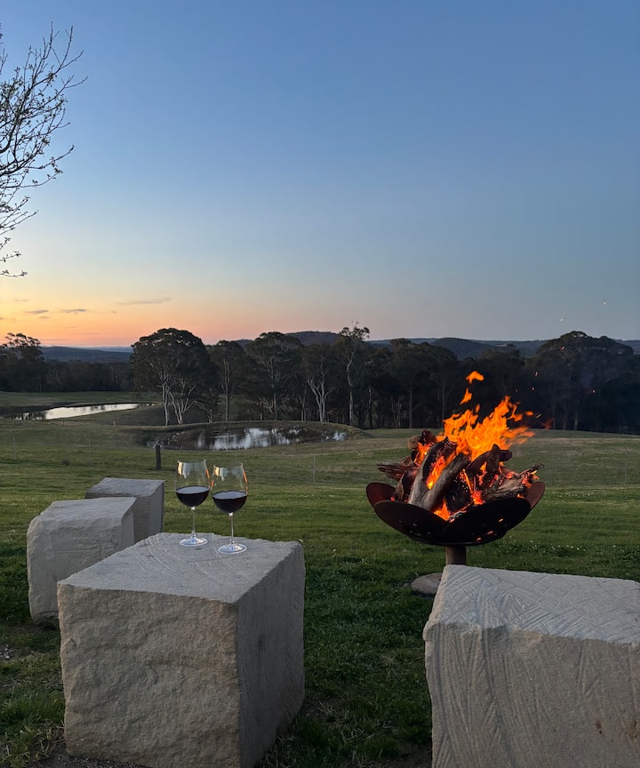 Yambora – Luxe Hideaway, Amazing Views & Fireplace - Southern Highlands
