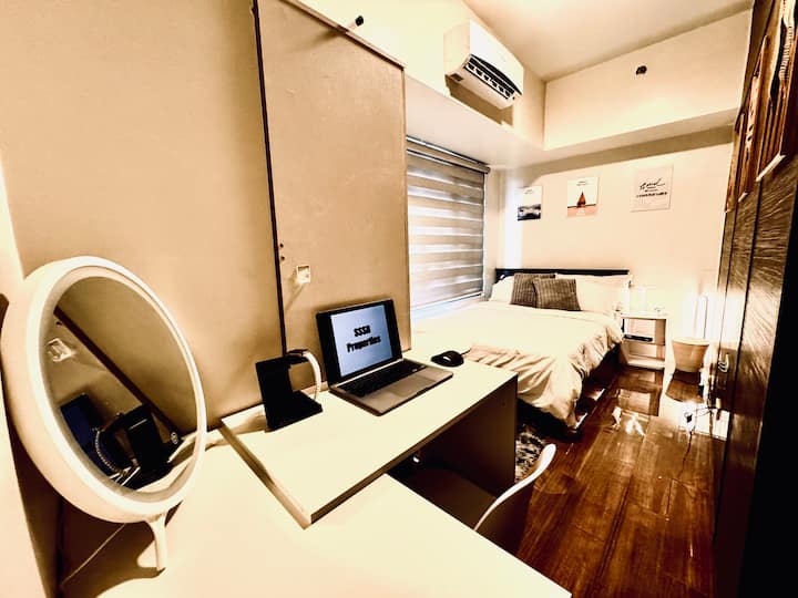 Luxury 2br Makati Condo W/ Ktv, Playstation, Games - Makati
