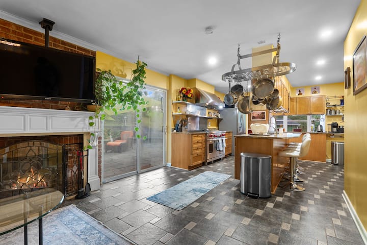 Home With A Swimming Lake, 15 Min To Washington Dc - Falls Church, VA