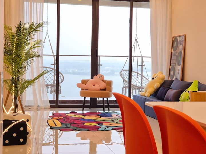 [8 Pax 3 Room 3 Baths] Funky Pop Art Seaview Home - Johor Bahru