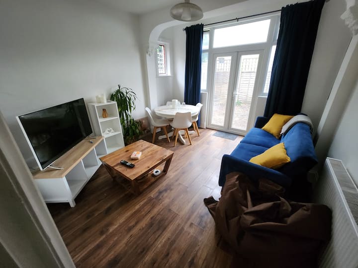 Place To Stay In Croydon - London
